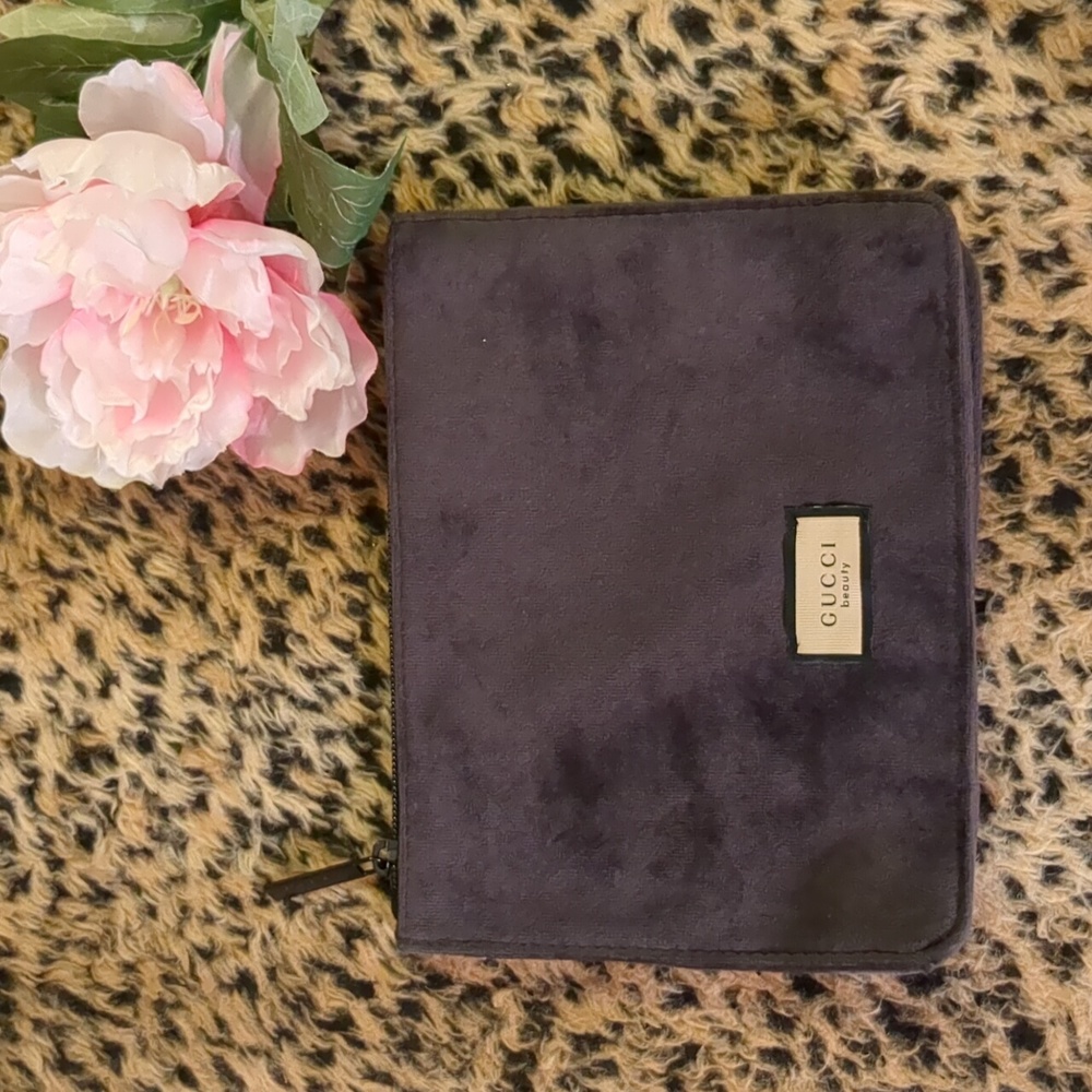 Gucci Beauty Velvet Makeup Pouch - Gem